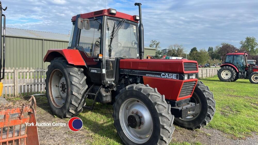 Case international 956XL, new arms back end all lifting gear 12 months ...