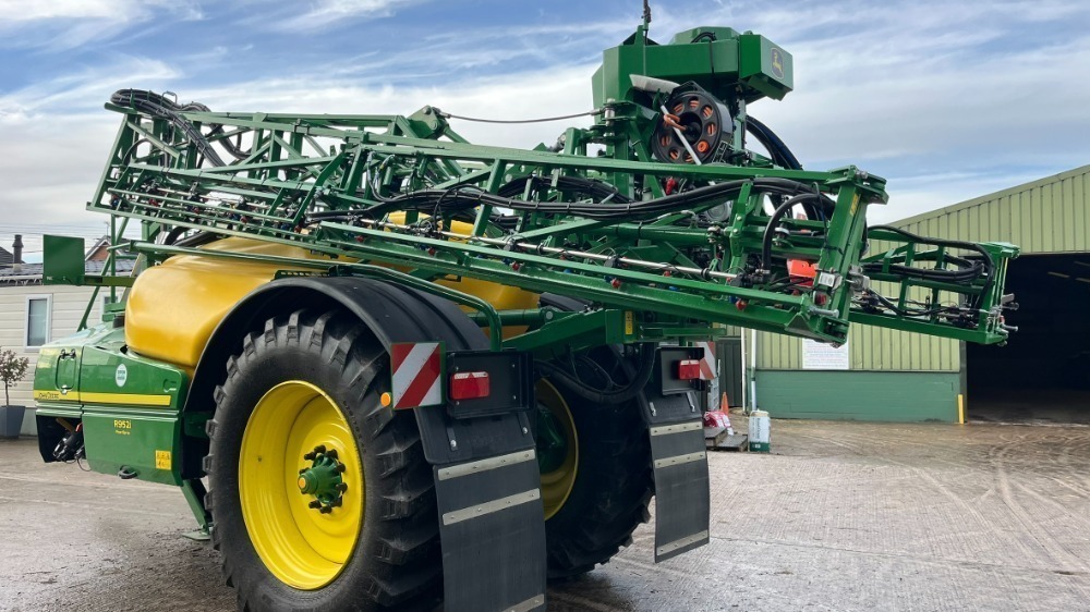 John Deere R952i PowrSpray 30m trailed sprayer, 5200L tank hydraulic ...