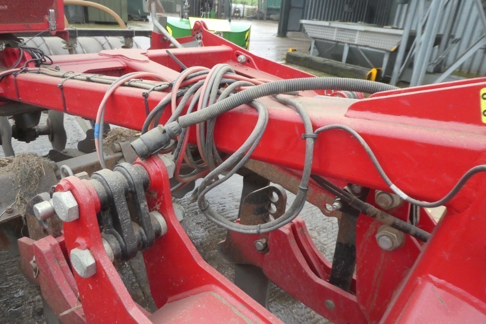 Sumo TRIO3 6 leg subsoiler c/w StocksAG Turbo Jet wizard for OSR ...