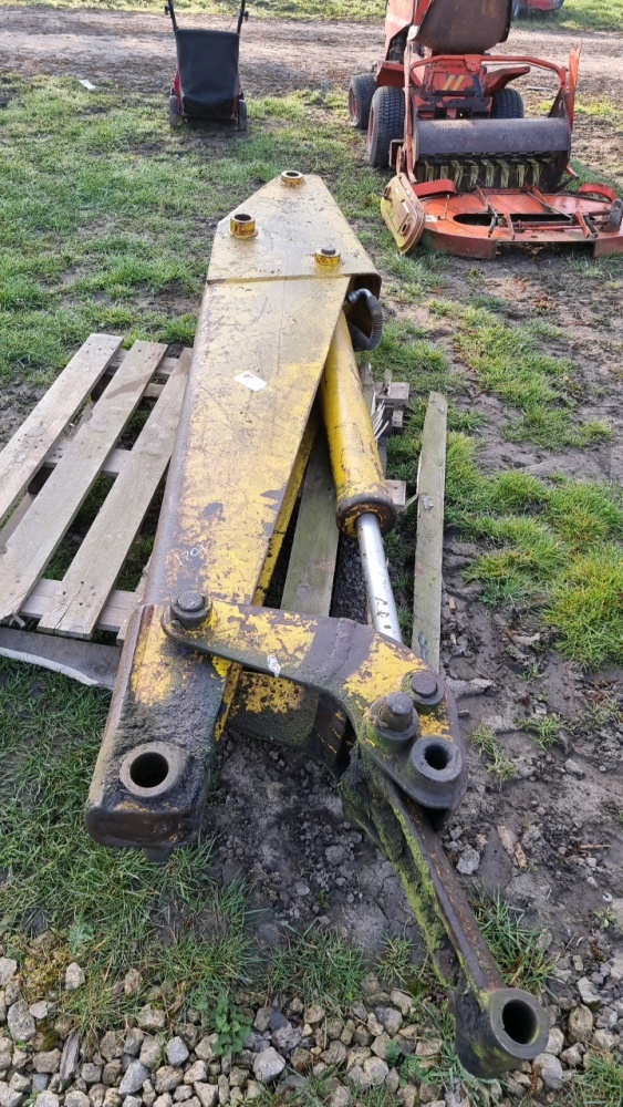 JCB 3C dipper arm c/w ram | York Machinery Sale (hedgers, buckets ...