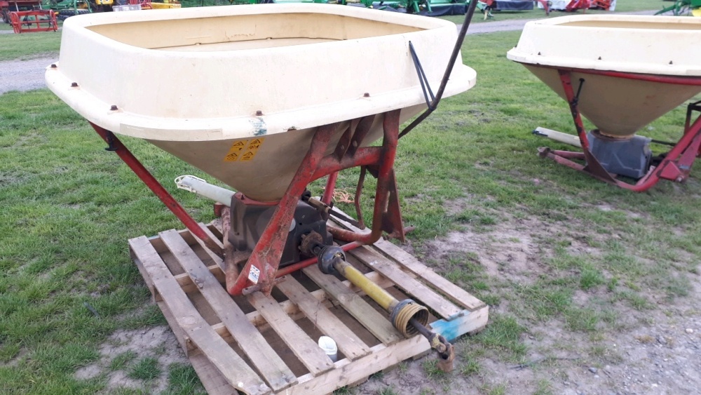 Vicon Greenland 802 fertiliser spreader | York Machinery Sale ...