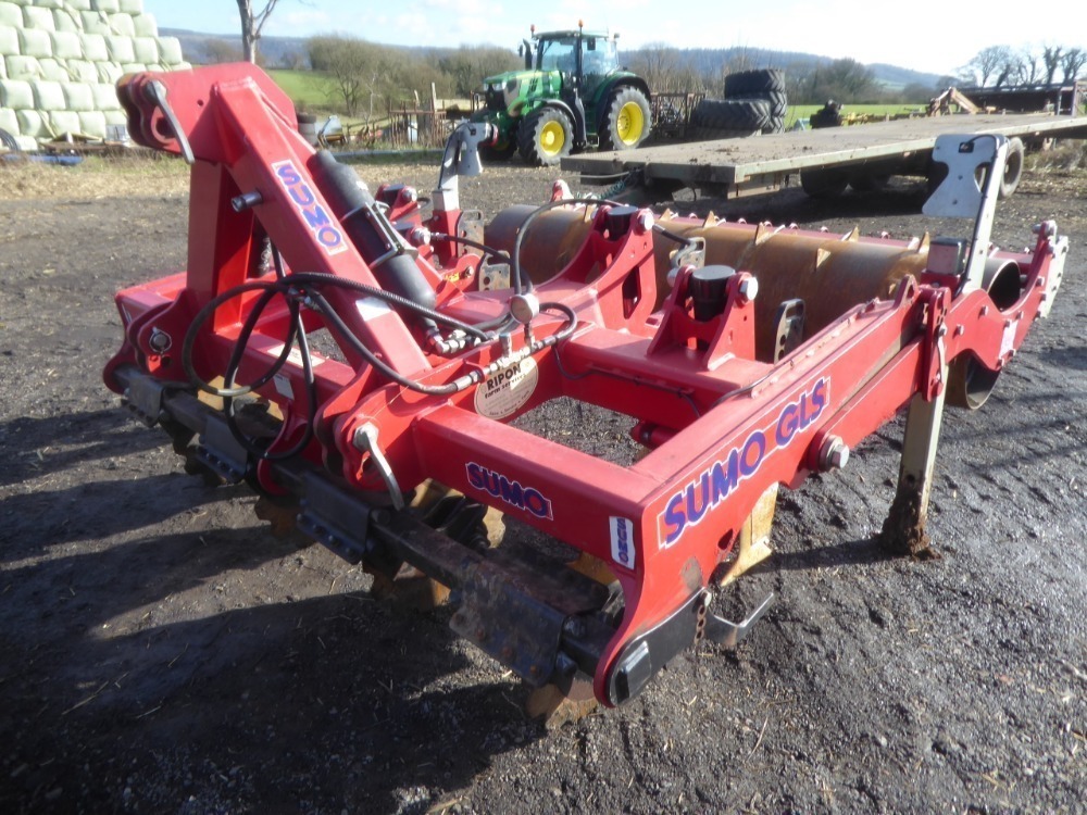 Sumo 4 leg grassland subsoiler c/w hydraulic auto reset legs, leading ...