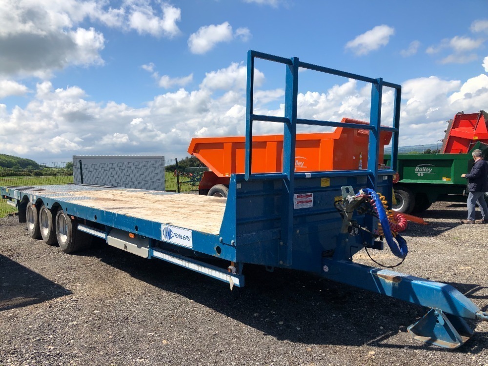 2021 Kane 24T 33ft tri-axle flat trailer c/w hydraulic beaver tail ...