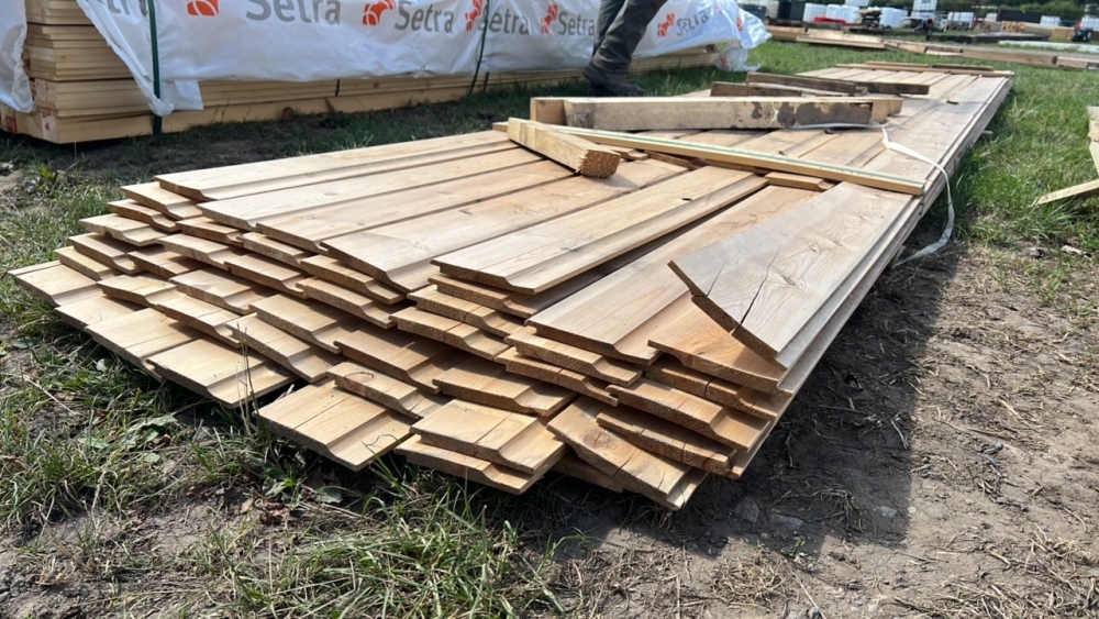 Feather edge timber approx 17' x 5.5 | York Machinery Sale (Building ...