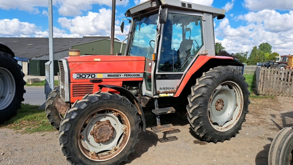 Massey Ferguson 3070 4wd tractor, 32 speed gearbox, E466 YDO | York ...
