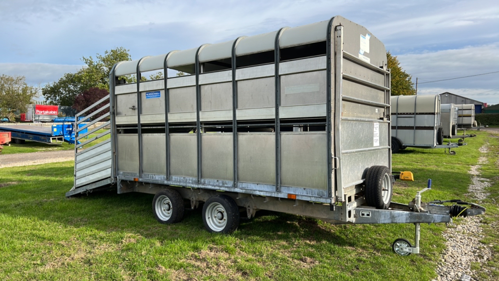 Ifor Williams DP120 livestock trailer, complete with sheep decks, fully ...