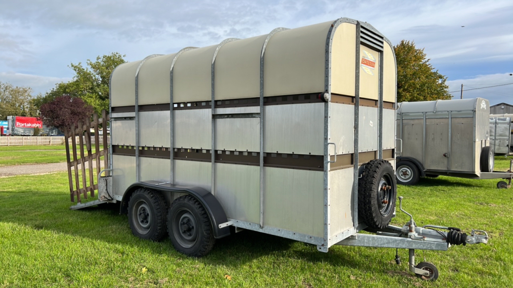 Bateson 12ft full height horse/cattle trailer, vgc | York Machinery ...