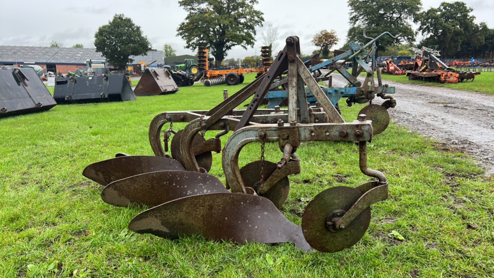 Vintage 3F Massey Ferguson plough | York Machinery Sale (Machinery ...