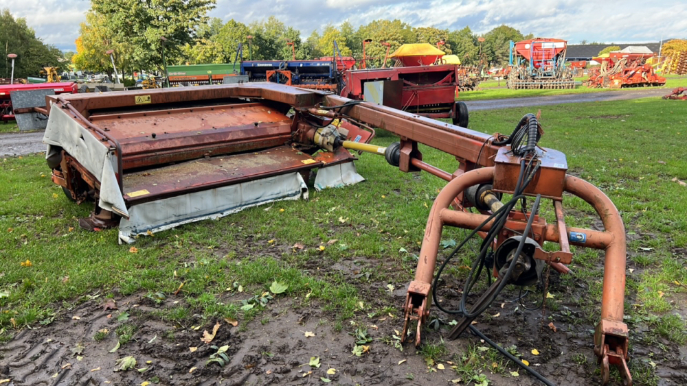Kuhn FC300GT trailed mower c/w new skid pans and brakes | York ...