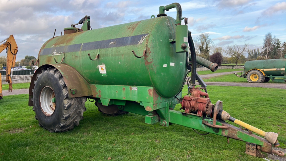 Hi-Spec 2000 gallon tanker, 1998 | York Machinery Sale (Machinery ...