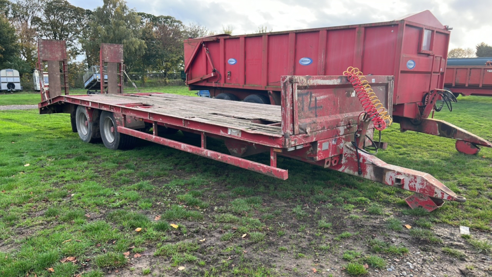 Triffitt 16T low loader trailer with air brakes and strap box, 2006 ...