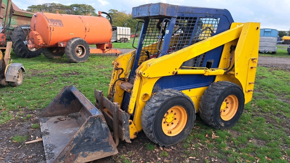 Case 40XT skidsteer with bucket and pallet forks | York Machinery Sale ...
