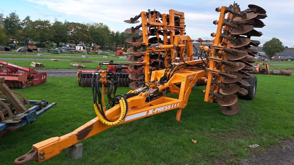 Simba Xpress 4.6m cultivator c/w wheel eradicator tines, hydraulic ...