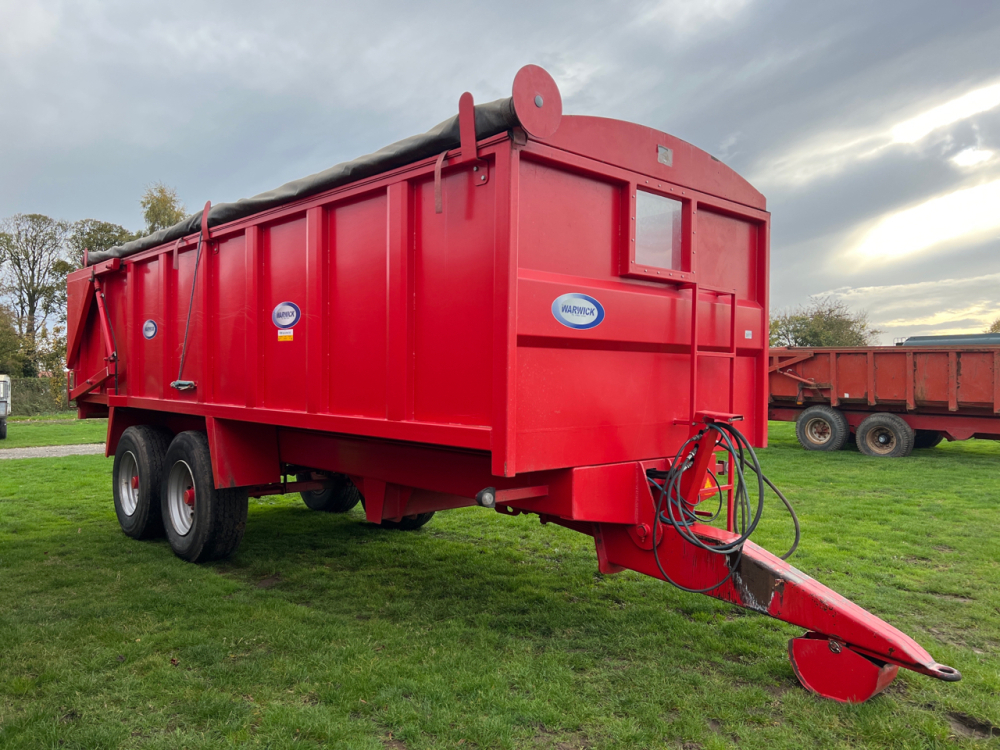 2009 14T Warwick grain trailer c/w super single wheels, easy sheet ...