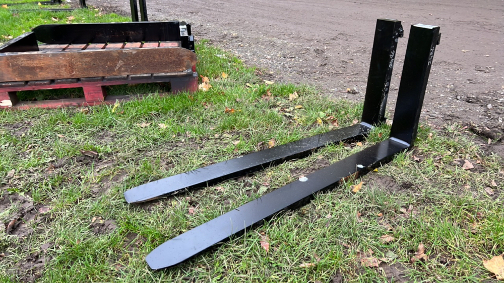 Pair of forklift tines | York Machinery Sale (hedgers, buckets ...