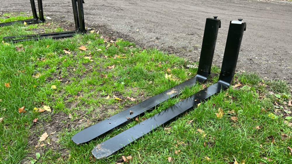 Pair of forklift tines | York Machinery Sale (hedgers, buckets ...