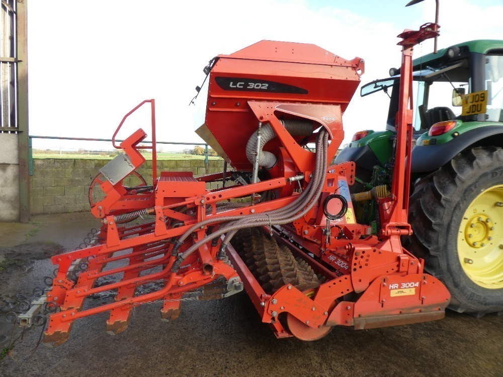 Kuhn LC302 Combi-liner Venta drill and HR3004 power harrow combination ...