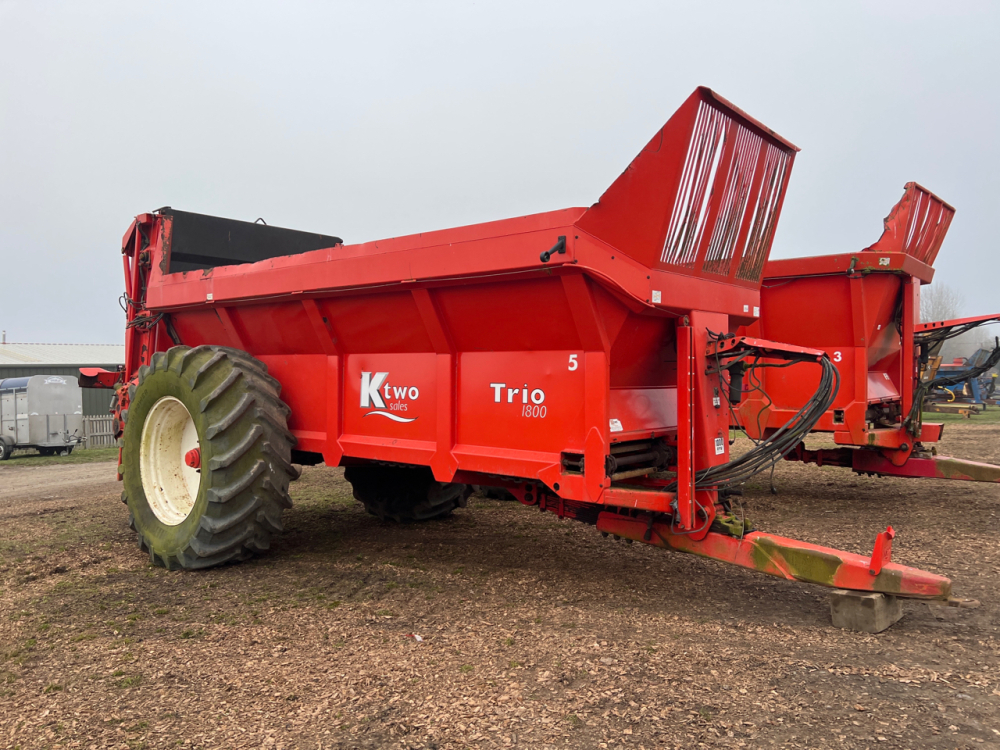 KTwo Trio 1800 single axle manure spreader, needing attention, no PTO ...