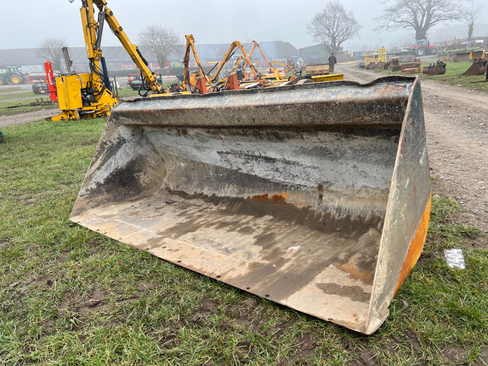 Bucket to suit JCB Loadall | York Machinery Sale (hedgers, buckets ...