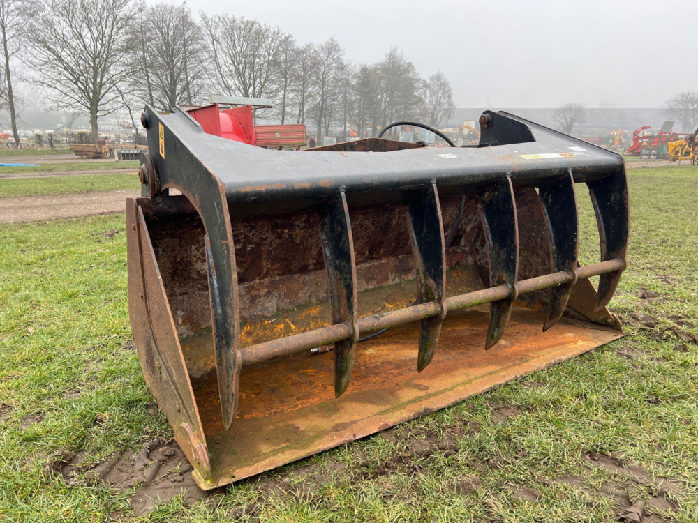 Manitou x form bucket grab | York Machinery Sale (hedgers, buckets ...