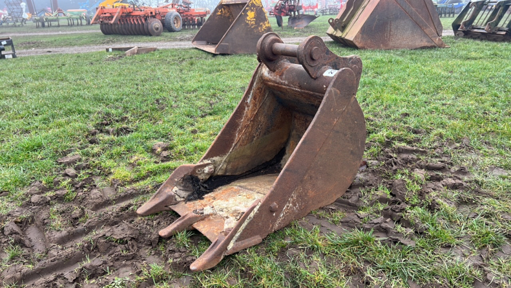 Digger bucket | York Machinery Sale (hedgers, buckets, livestock equip ...