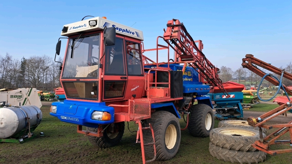 Gem Sapphire self propelled sprayer, 1995. 21m booms, 4wd, flotations ...