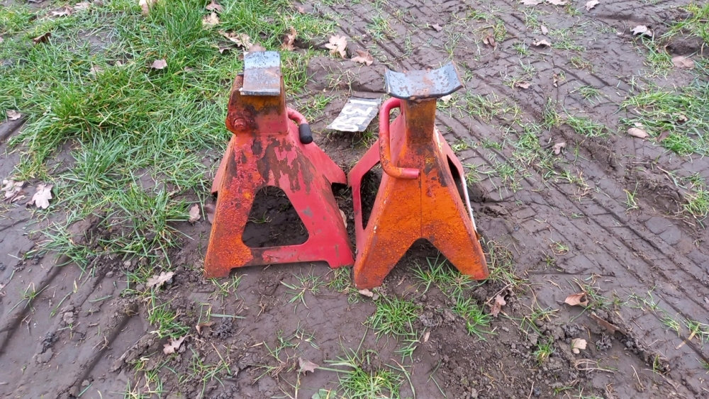 Axle stands | York Machinery Sale (hedgers, buckets, livestock equip ...