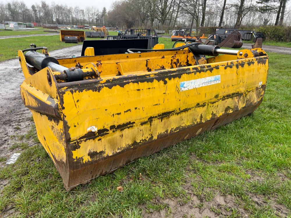Shelbourne Reynolds 2.5m shear bucket grab | York Machinery Sale ...