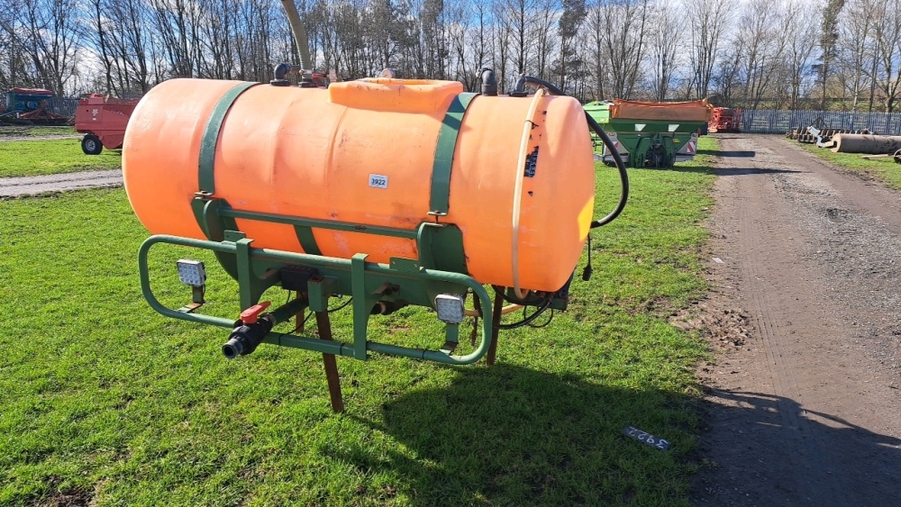 Amazone 1000ltr front fertiliser tank c/w Teejet 844 controller | York ...