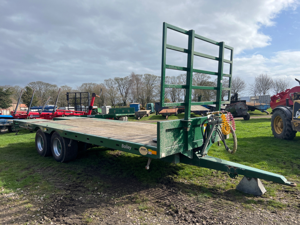 Bailey 15T tandem axle beavertail low loader trailer c/w hydraulic ...