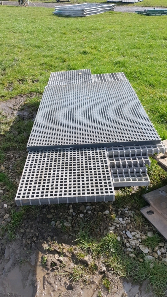 Pallet of grass mats, grey | York Machinery Sale (Building materials ...