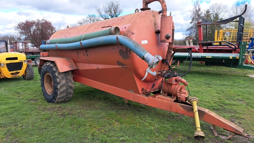 Hi-Spec 1600 gallon tanker | York Machinery Sale (Machinery, trailers ...