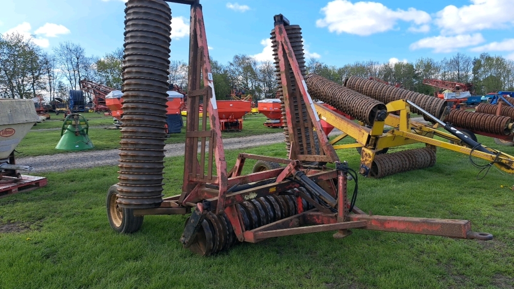Vaderstad hydraulic fold rollers with breaker rings | York Machinery ...
