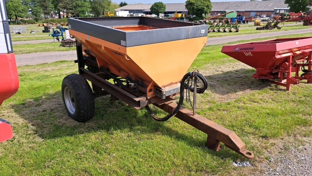 Epoke S 2400 ES trailed gritter, hydraulic driven suitable for ...