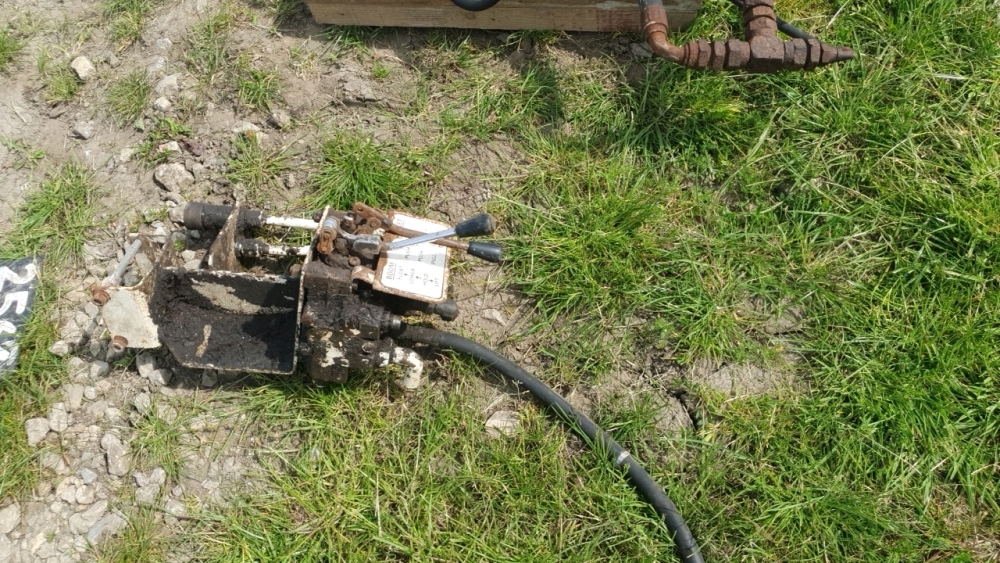 David Brown spool valve | York Machinery Sale (hedgers, buckets ...