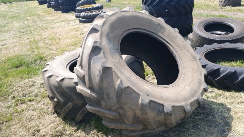Pair 600/65/28 tyres | York Machinery Sale (hedgers, buckets, livestock ...