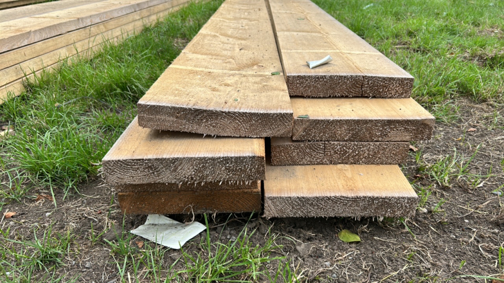 8 x lengths of timber 20' 11 x2 | York Machinery Sale (Building ...