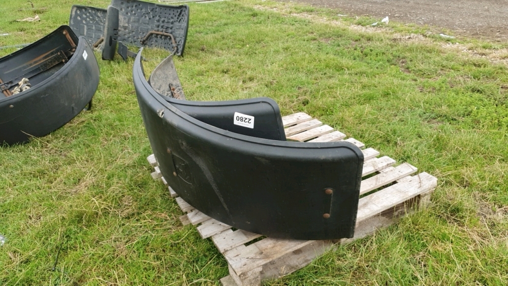Pair of tractor front mudguards | York Machinery Sale (hedgers, buckets ...