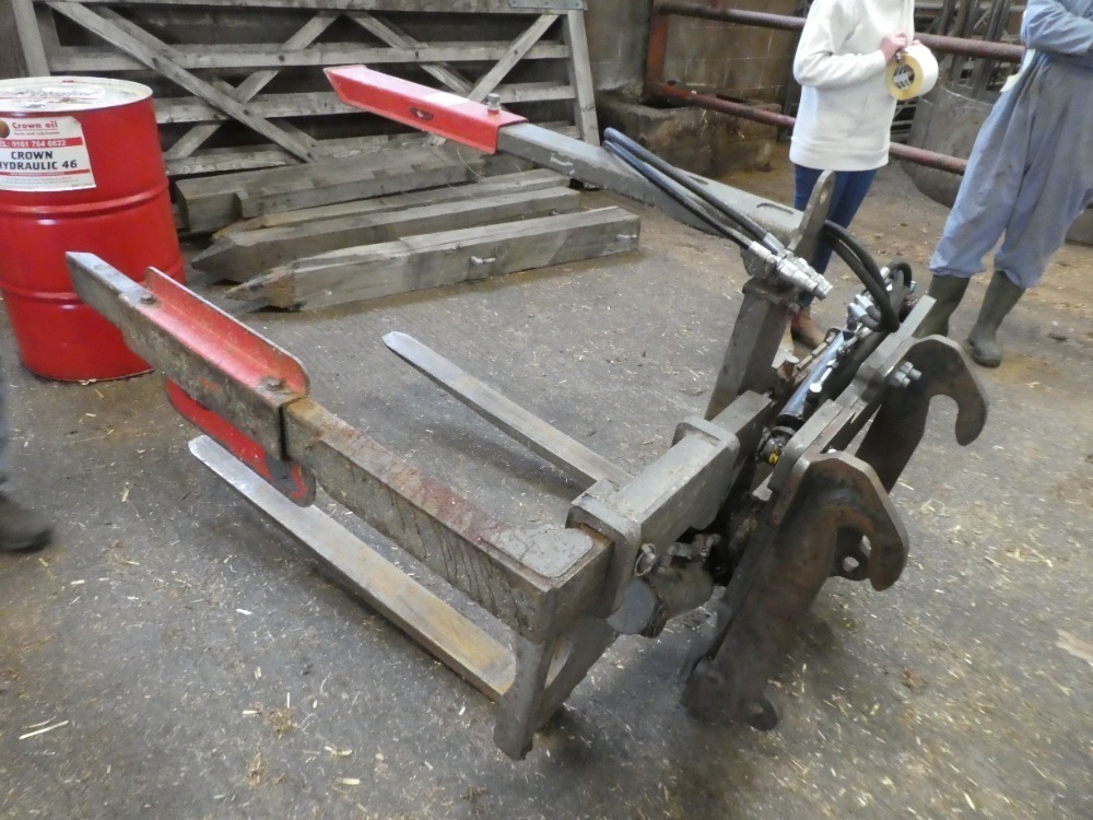 Agriweld box tippler with JCB brackets | J & B Fitton Ltd - Dispersal ...