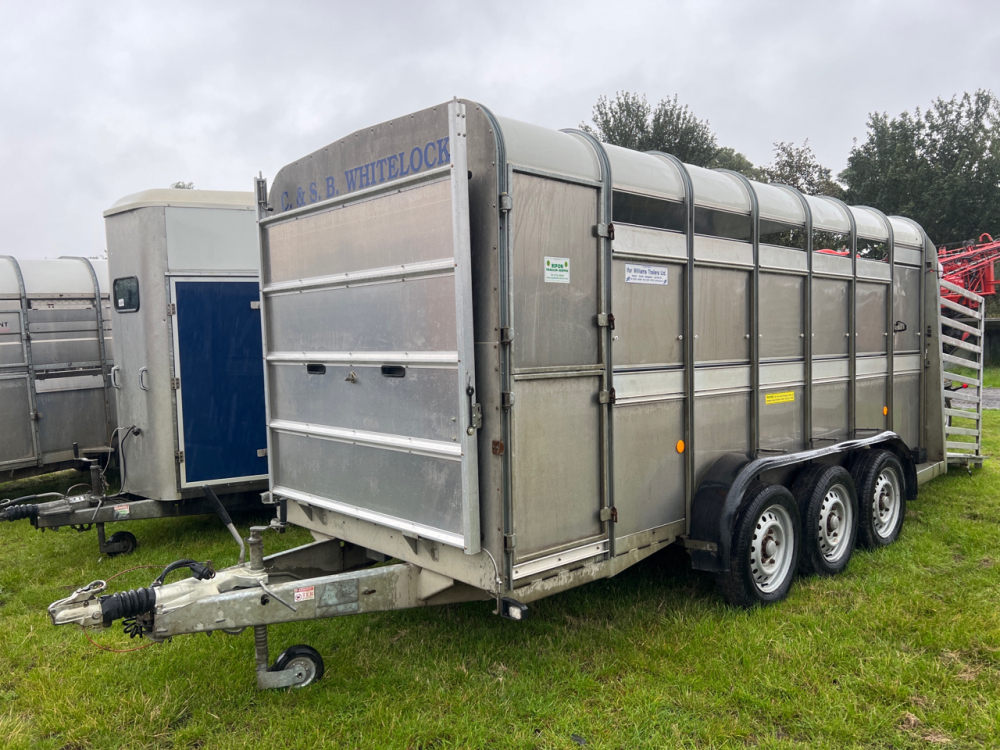Ifor Williams TA510 14ft livestock trailer with divider gate and keys ...