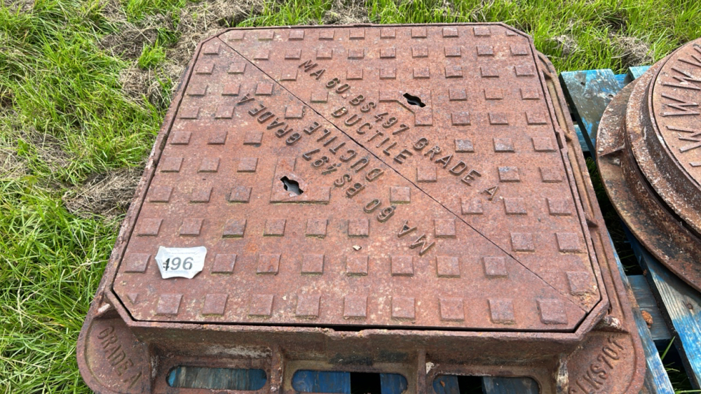 Heavy duty cast iron manhole lid | York Machinery Sale (Building ...