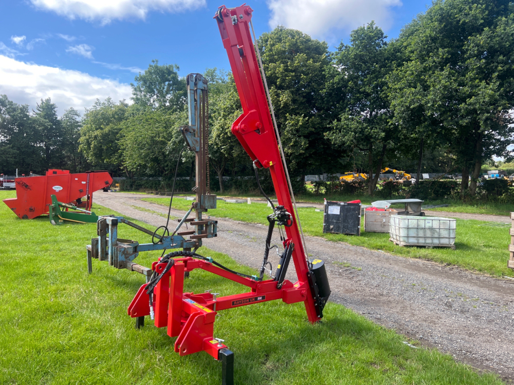 New Rayson UK swing round post knocker c/w hydraulic mast tilt and ...