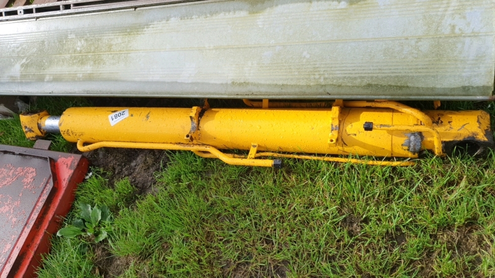 JCB hydraulic ram | York Machinery Sale (hedgers, buckets, livestock ...