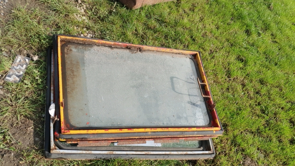 Tractor back windows | York Machinery Sale (hedgers, buckets, livestock ...