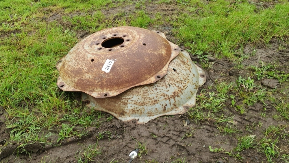 Pair of Massey Ferguson 32 wheel centres | York Machinery Sale (hedgers ...