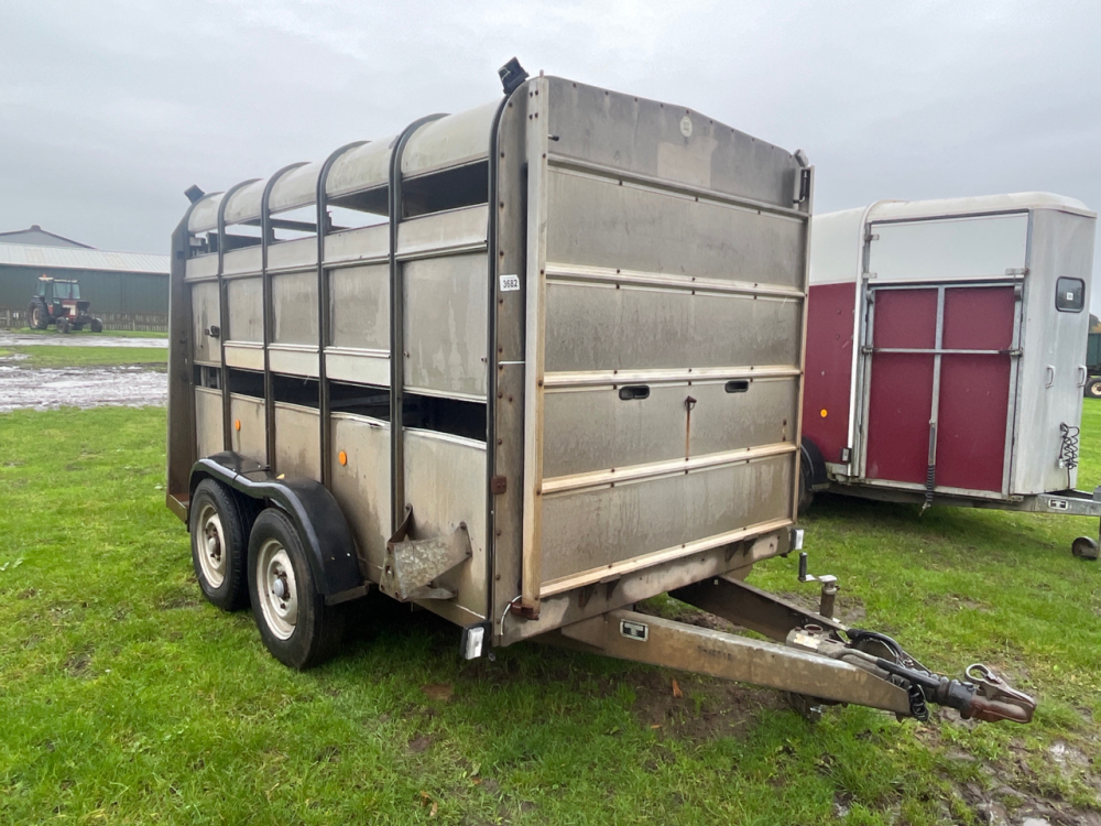 Ifor Williams TA510 livestock trailer with decks and divider gate ...