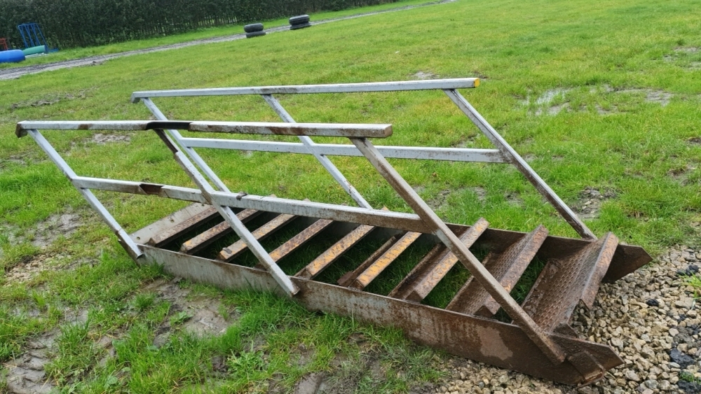 Set of metal steps | York Machinery Sale (Building materials, small ...
