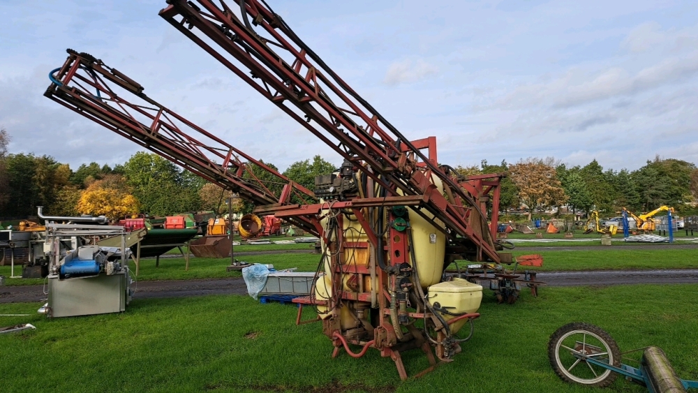 Hardi Mega 18m sprayer, 1000ltr tank, washout tank, induction hopper ...