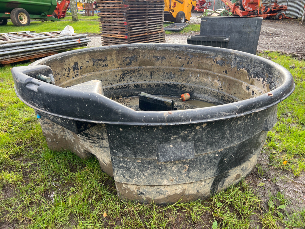 450 gallon plastic water trough | York Machinery Sale (hedgers, buckets ...