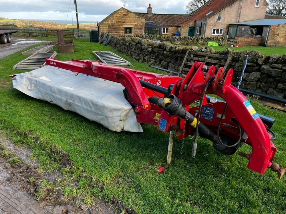 Lely 320MC disc mower, conditioner removed | Boulton & Cooper Farm Sale ...